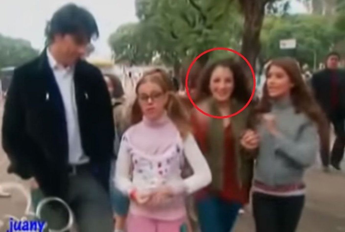 Video: La misteriosa escena de Patito Feo de la que todos hablan ...